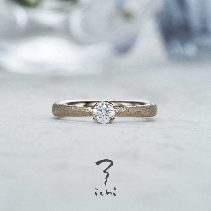 テーパードのかかったアームが石の存在感を際立たせるリング。 【楕円石地絞り】 [婚約指輪 (エンゲージリング)] ichi (イチ)｜結婚指輪・婚約指輪をお得に予約するならウェディングニュースリング